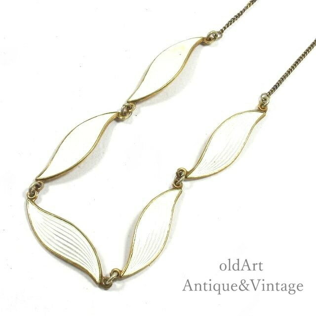 こちらは、1940-50年代に北欧ノルウェーのデザイナーAksel Holmsenが制作したヴィンテージネックレスになります。 とても希少な一点物です。 職人の手の込んだシルバー彫刻と綺麗なエナメル装飾がとても美しいネックレスです。 ＊刻印...