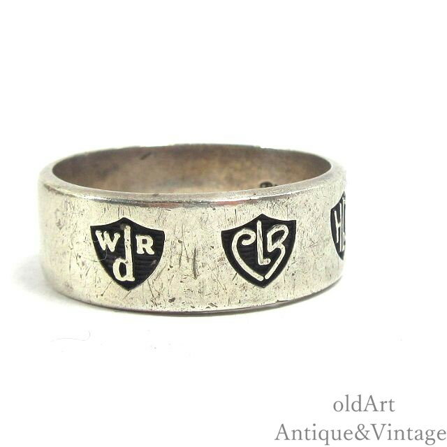 こちらは、アメリカのLDS教会のCTRヴィンテージリングになります。 CTRとは、Choose the Rightの略で正しい選択や権利を選択すると言った意味合いになります。 ＊Made in USA ＊色：シルバー ＊素材：スターリングシ...