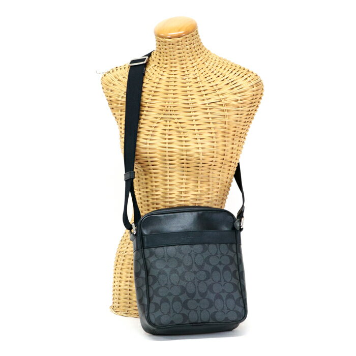 COACH / コーチヒューストン フライトバッグ PVC / レザー シグネチャー F71764 ショルダーバッグ クロスボディ ポシェット 斜め掛け 肩掛け メンズ グレー / ブラック 使用感はございますが、ダメージの少ない状態です。...