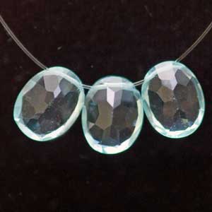 【形状】オーバル（裏面が平らで石の中心部分が盛り上がっており、カットを施された宝石のルースのような形状です）【石の種類】トパーズ（熱処理加工）【サイズ】縦約9mm×横約7mm×厚さ約4〜5mm　※手作業加工のためサイズは前後します【穴】石の...