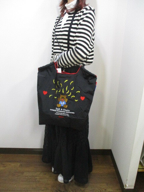 ダブスタ DOUBLE STANDARD CLOTHINGBALL&CHAIN コラボエコバッグbanana bear M0400-001-261-ブラック クマの虹太郎の表情とバナナをまき散らしているようなデザインが可愛いです！ ダブスタ...