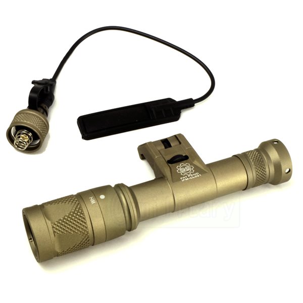 エアガンへの取り付けを想定した、LEDフラッシュライト。 ロープロファイルで取り付けに工具が要らない S&S IFM CAM タイプのマウントを 装備しており、シンプルで合理的な装着が可能。 ライトは通常点灯のほか、ヘッド部分を回すことで ...