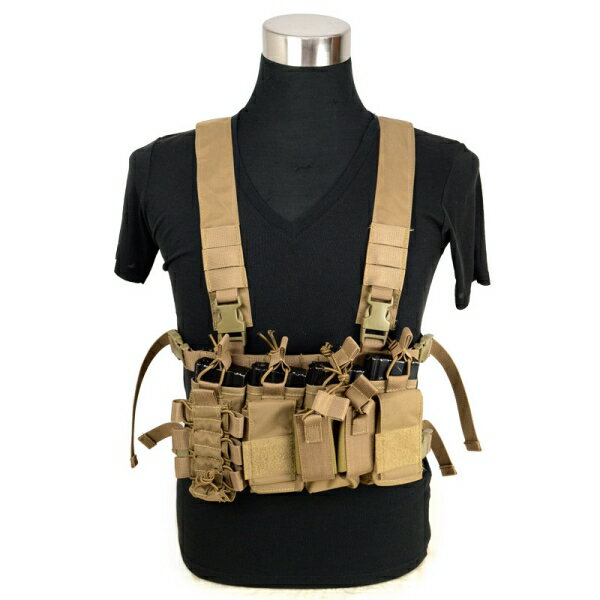 装備やポーチの内容を絞り込み、軽量でコンパクトに仕上げたチェストリグです。 各ストラップがサイドリリース・バックルで外すことが出来、 着脱しやすいこともポイントです。 （ポーチ内容） M4系マガジンポーチx4 ピストルマガジンポーチx2 サ...