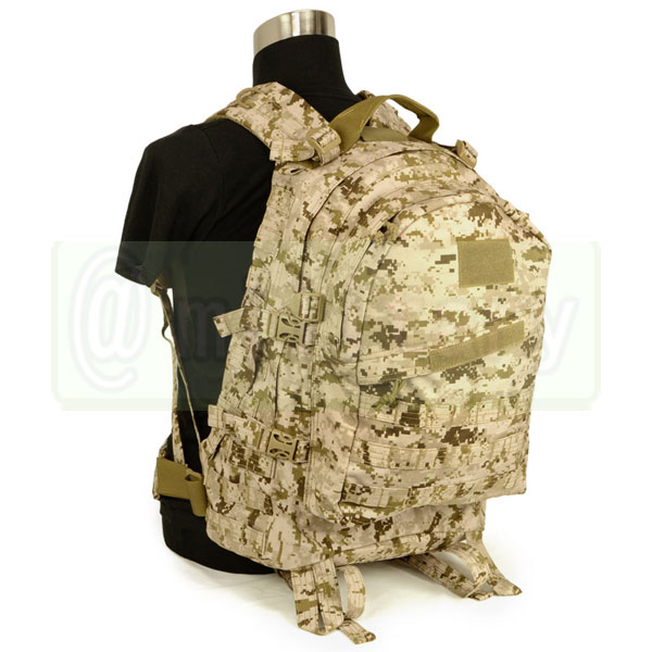 アウトドアにも便利な非常に容量の大きいバックパック。 メインの収納箇所は大きく口が開くので、荷物の出し入れが容易に出来ます。 表面はMOLLEパネルとなっているので、MOLLE対応ポーチを取り付けたり、 カラビナ等を利用してツールをぶら下げ...