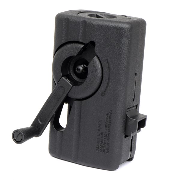 ARES製。 M4マガジンにBB弾を給弾する為の手回し式のBBローダーです。 本体にマガジンを差し込み、クランクを矢印の方向に回すと給弾します。 マガジンキャッチでホールドする仕組みとなっており、給弾途中に抜けにくい構造。 スタンダードな電...