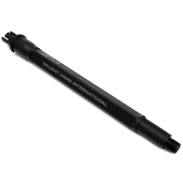 電動M4シリーズに対応したアウターバレルです。 断面が正方形となるような独特な形状が目を引きます。 全長：約 295mm (内フレーム取り付け部：約 26mm　ハイダー用ネジ切り部：約 13mm) バレル露出部：約 256mm となります。...