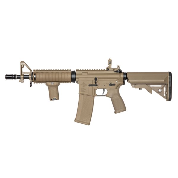 Specna Arms製。EDGEシリーズ。 M4 CQB-Rをモチーフとした電動ガンです。 ・米実銃メーカーROCK RIVER ARMS社正規刻印 ・スチールギア、8mmベアリングを使用した ORIONギアBOX搭載 ・高耐久性第4世代...
