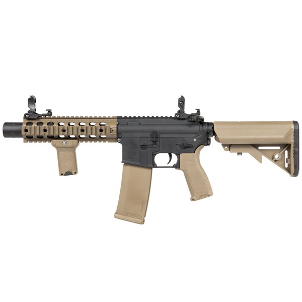 Specna Arms製。EDGEシリーズ M4 にサプレッサーが刺さった様な外見の電動ガンです。 ・米実銃メーカーROCK RIVER ARMS社正規刻印 ・スチールギア、8mmベアリングを使用した ORIONギアBOX搭載 ・高耐久性第...