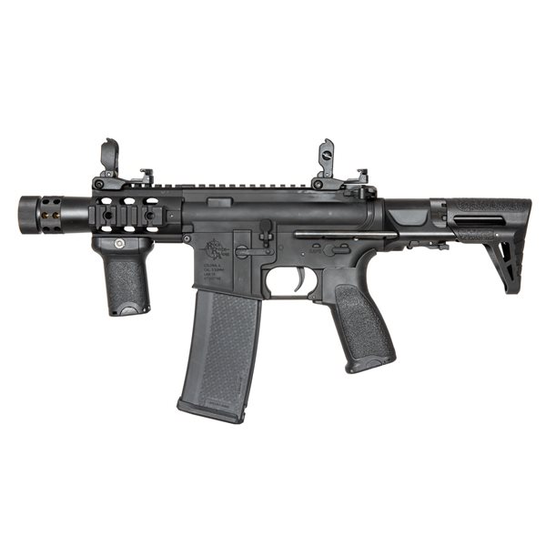 ※この商品は返品・交換対象外商品です。※サイズ展開などがある商品の場合、選択肢のないものはセール対象外、または在庫なしです。 _ Specna Arms製。EDGEシリーズ。 短い外見と筒型ハイダー、コンパクトなPDWストックを搭載した電動...