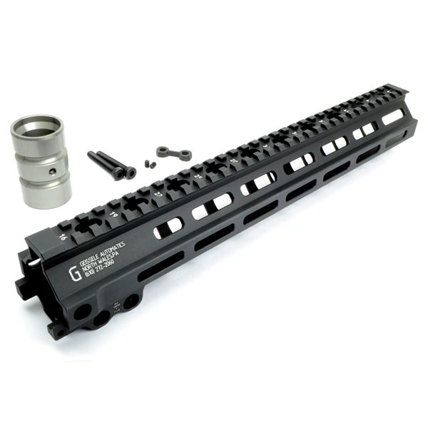 アメリカ銃器メーカーGEISSELE社製の SUPER MODULAR RAIL MK8を再現した商品です。 13インチモデルの電動、GBBに対応するAIRSOFTネジピッチバレルベースです。 ハンドガードは20mmレールとM-LOKスロッ...