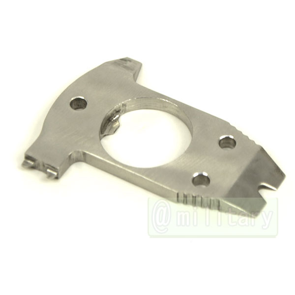 くぎ抜き、栓抜き、マイナスドライバー、特殊レンチを一枚にまとめたマルチツールのレプリカ。 ※レプリカ品ですので実物と同等の強度は持っていません。　