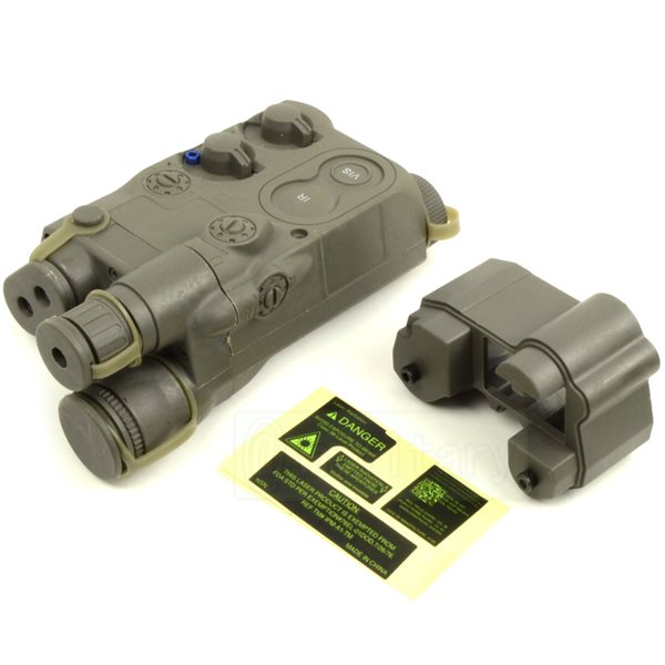 特殊部隊も使用する標準補助デバイス『PEQ-16』の外観形状を再現したバッテリーボックス。 発光機能を有さないダミーアクセサリーですがステッカーが付属し、手を加えれば更にリアルな外観を再現できます。 バッテリーボックスとしてはもちろん、ドレ...