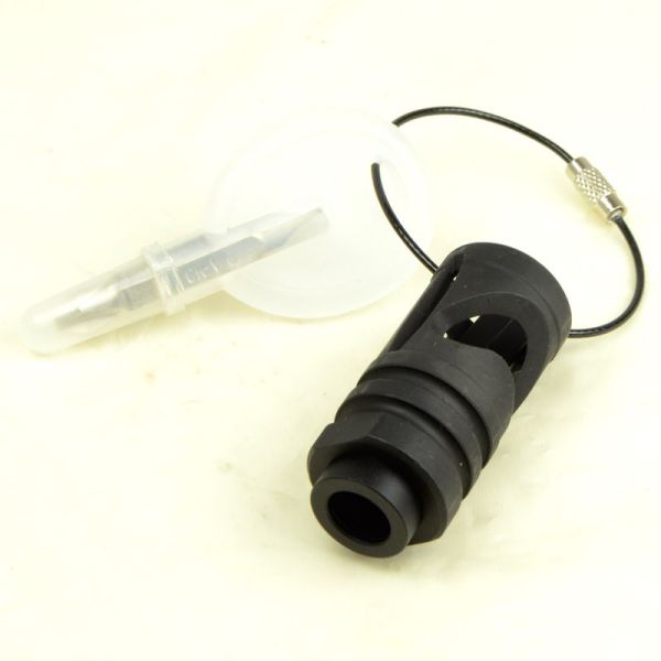 ネジ式のワイヤーキーリングです。 お手持ちの鍵類をワイヤーに通してご活用下さい。 フラッシュハイダー型のアクセサリー付き。 オマケで、ドライバーツールが付属します。 TANGO製　