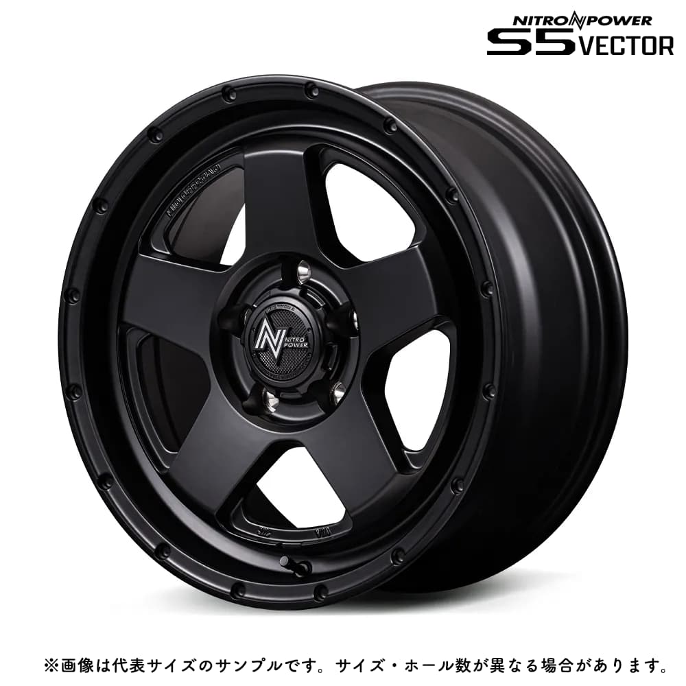 5スポークが持つバランスの良さ、力強さをオフローダーに向けアレンジした S5 ベクター。 悪路走破の安心感を与える極太のスポークが、センターからはじまり、リム奥を掴むように伸びる。 力を溜め込んだような重厚なフェイスが特徴。 リムフランジに...