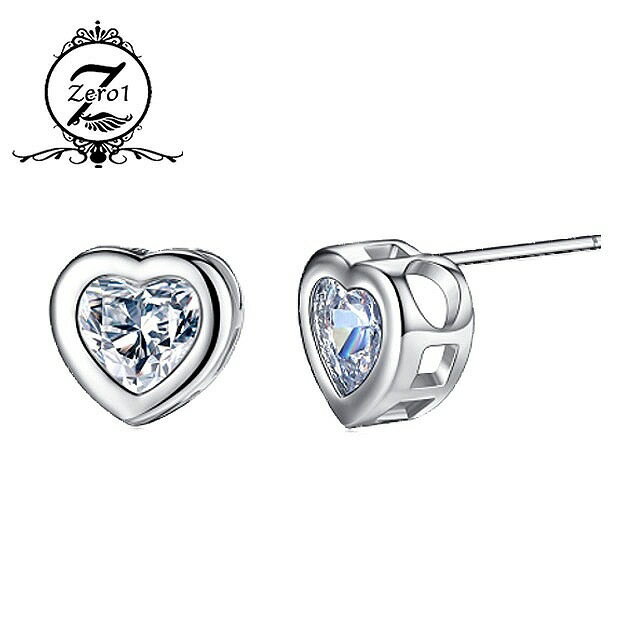 【商品詳細】 ★キャッチ付き!! ★商品はペア(2個セット売り)です。 ★サイズ ・縦約0．8cm　横約0．9cm ★素材 ・CZダイヤ(キュービックジルコニア)⇒人工石です。 ・メーカー希望小売価格はメーカー商品タグに基づいて掲載しています