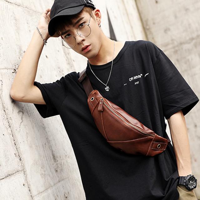 【商品詳細】 ★サイズ★ ・縦約14．0cm、幅約38．0cm、幅約1．0cm ★仕様★ ・外側ファスナー付きポケット×1（裏面） ・内側ファスナー付きポケット×1 ★POINTO!!★ 1、レザー調でシンプル!!高級感アリ♪ 2、コンパク...