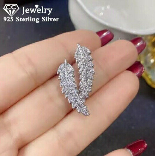 【商品詳細】 ★商品はペア(2個セット売り)です。 ★素材★ ・キュービックジルコニア ・メーカー希望小売価格はメーカー商品タグに基づいて掲載しています