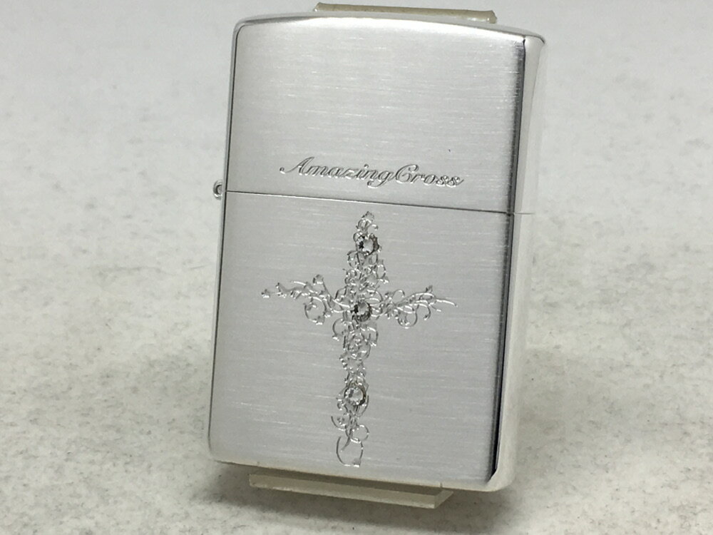 ギフト対応 主な特長 ●ZIPPO No.200ベース ●エッチング＋スワロフスキー3個 ●銀サテン ●底面の刻印は異なる場合がございます。 ●保証書・箱。 備考