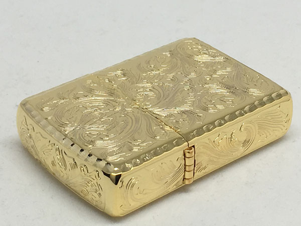 ギフト対応 主な特長 ●ZIPPO162アーマーレギュラーサイズベース ●5面エッチング ●金メッキ ●両面コーナーリューター ●底面の刻印は異なる場合がございます。 ●保証書・箱。 備考