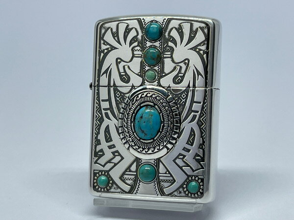 ギフト対応 商品説明 ★これぞアメリカ・インディアンの不屈の精神の結晶！ 　メタルと天然石、両面エッチングと最高の加工を施した、一生もののインディアンZIPPO。 主な特長 ●ZIPPOアーマーレギュラーサイズベース ●両面加工 ●天然石/...