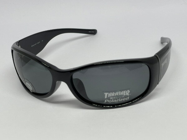 ギフト対応 商品説明 ★世界中のスケーターを虜にするスケーターブランド 　両サイドテンプルにスラッシャーのロゴが入ったシンプルでオシャレなサングラスです。 　男女問わず使用出来き、様々なシーンでもフィットするテンプル幅が魅力。 　機能もデザ...