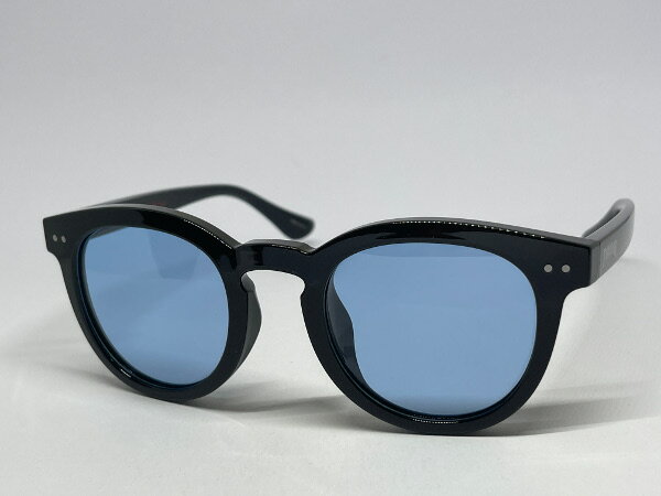 ギフト対応 商品説明 ★世界中のスケーターを虜にするスケーターブランド 　両サイドテンプルにスラッシャーのロゴが入ったシンプルでオシャレなサングラスです。 　男女問わず使用出来き、様々なシーンでもフィットするテンプル幅が魅力。 　機能もデザ...