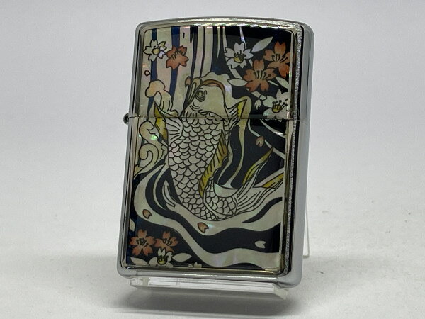 ギフト対応 商品説明 ★日本らしさあふれる貝貼りや金箔の加工に、浮世絵などのモチーフがよく似合う和柄シリーズです。 主な特長 ●ZIPPOレギュラーサイズ ●表面金箔貼り仕様 ●底面の刻印は異なる場合がございます。 ●保証書・箱。 備考