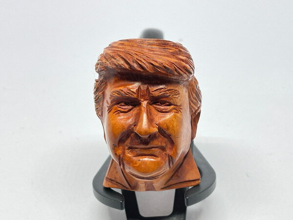 ギフト対応 商品説明 ★Bub・Choquin(ブッショカン)は1875年に創業。 　フランス・サンクロードで一人の職人が手彫りで仕上げるフィギュアパイプ。 　なかなか入荷しない逸品です。 　クラシカルな製法で、しっかり喫煙できます。 　コ...