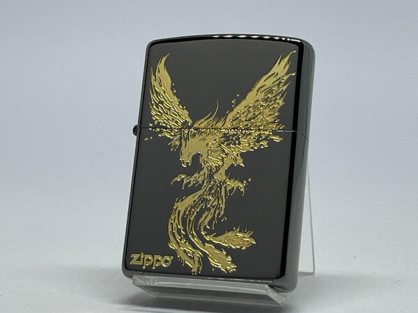 ギフト対応 商品説明 ★大きく力強いイメージで描いた羽ばたく鳳凰。 　漆黒の中に輝く金色のコントラストが際立つシックなアイテム。 主な特長 ●ZIPPOレギュラーサイズベース ●マットブラック、エッチング、金サシ仕上げ ●底面の刻印は異なる...