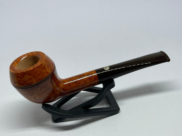 ギフト対応 商品説明 ★バーリングパイプはもともとロンドンのパイプブランドとして生産・販売をしておりましたが、工場を閉鎖し、ブランドのみが他メーカーに受け継がれていきます。 　現在はドイツのKOPP社がバーリングブランドを引き継いでいます。...