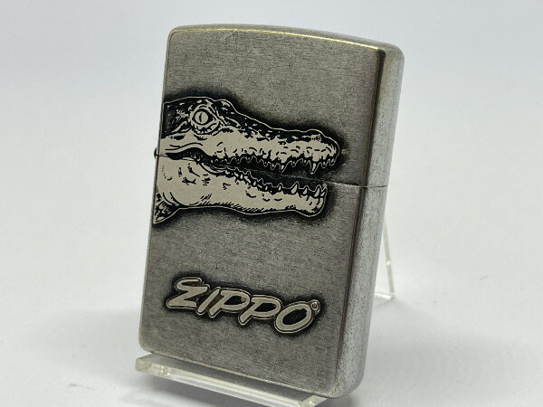 ギフト対応 主な特長 ●ZIPPOレギュラーサイズベース ●プレートメタル・クロームユーズド仕上げ ●底面の刻印は異なる場合がございます。 ●保証書・箱。 備考