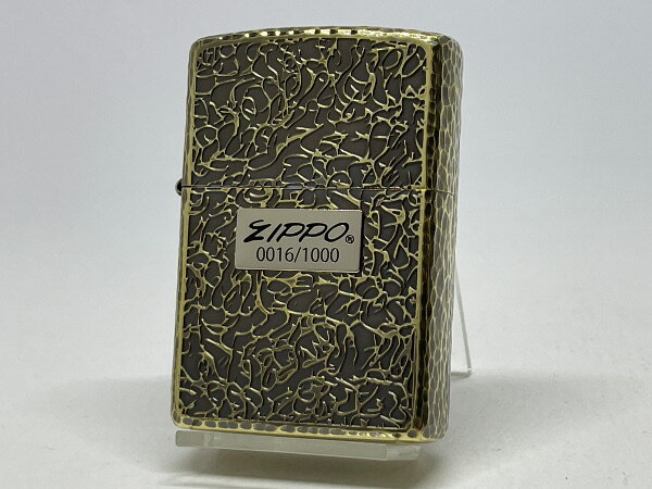 ギフト対応 主な特長 ●ZIPPO No.200FBベース ●3面リューター ●エッチング ●シリアルナンバープレート(番号は選べませんのでご了承ください。） ●底面の刻印は異なる場合がございます。 ●保証書・箱。 備考