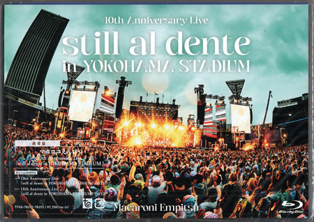 【ストーリー】デビュー10周年イヤーを記念し、2025年6月14日、15日にキャリア初となるスタジアムワンマンライブを横浜スタジアムで開催したマカロニえんぴつ。初日は大雨の中インディーズ時期にスポットを、2日目は灼熱の中メジャー時期にスポッ...