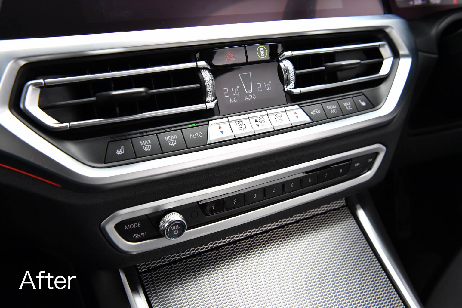 core OBJ select Chrome Center Trim for BMWです。 こちらの商品は、オーディオコントロールパネルを装飾するクローム調のトリムカバーです。 材質はabs樹脂です、 装着は、両面テープで貼り付けるだけの簡...