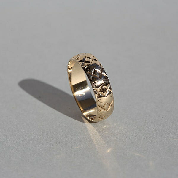 BRITISH VINTAGE 1960s S&W LONDON HM 9CT/9K GOLD BAND RING JP17 美しいカットの装飾が施された9CT/9KGOLD バンドリング。内側にS&W(Slade & Woolf Ltd)...
