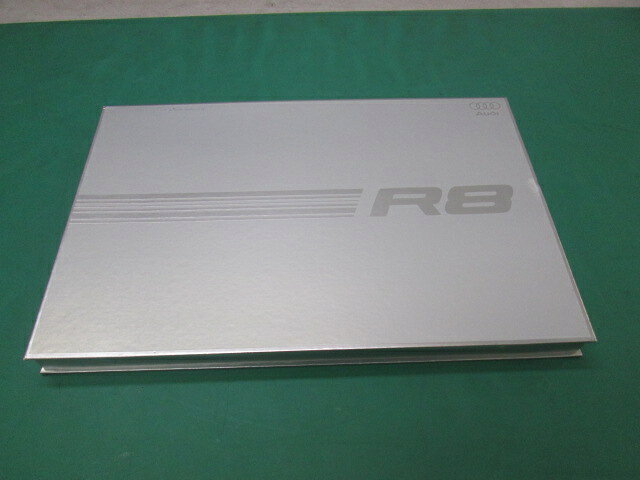 Audi R8 カタログ+DVD 2007年4月現在版(0413CI)PM-1S【中古】【RCP】 メーカー：アウディジャパン株式会社　 Audi R8 カタログ+DVD 2007年4月現在版です。 シルバーカラーで高級感有るケースにクッシ...