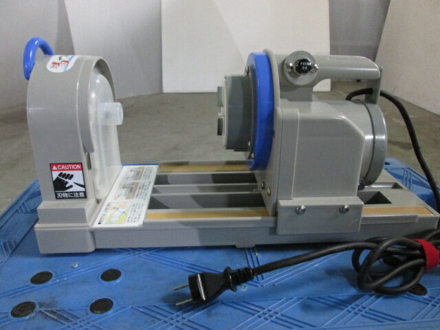 CHIBA(千葉工業所) 電動つまきり君 電動ツマカッター 千切り (0317BT)8AT-13【中古】【RCP】 メーカー：CHIBA (千葉工業所)　　年式：2023年(コード)　USED(ユーズド)　取扱説明書：ありません 電源：単相...