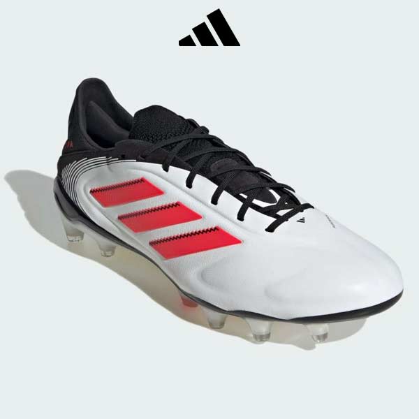 ■足との一体感が得られる快適なコパ ピュア 3 ELITEを履いて、自分らしいプレーで勝負しよう。 ■adidas PRIMEKNITシュータン、パッド入りヒール、OrthoLiteソックライナーの組み合わせが、フィット感を高め、足をしっか...