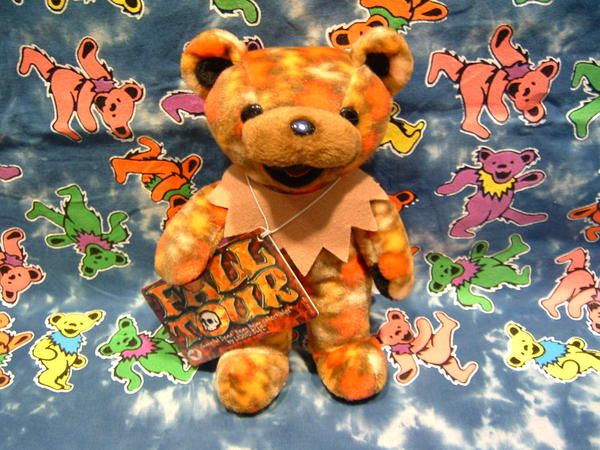 デッドベア/ビーンベア Fall Tour 1973/10/15 4th edition 商品画像の色については製作環境、お使いのモニター等の影響もあり多少の誤差が生じますのでご了承ください。 高さ：7inch(約18cm) 素材：ポリエス...