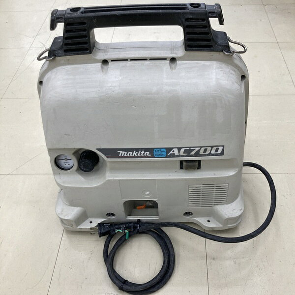 商品情報 メーカー マキタ(makita) JANコード 0088381033725 型番 AC700 ブランド マキタ(makita) 　商品詳細&nbsp; マキタ makita エアコンプレッサ AC700 　13気圧　5Lタンク　一...