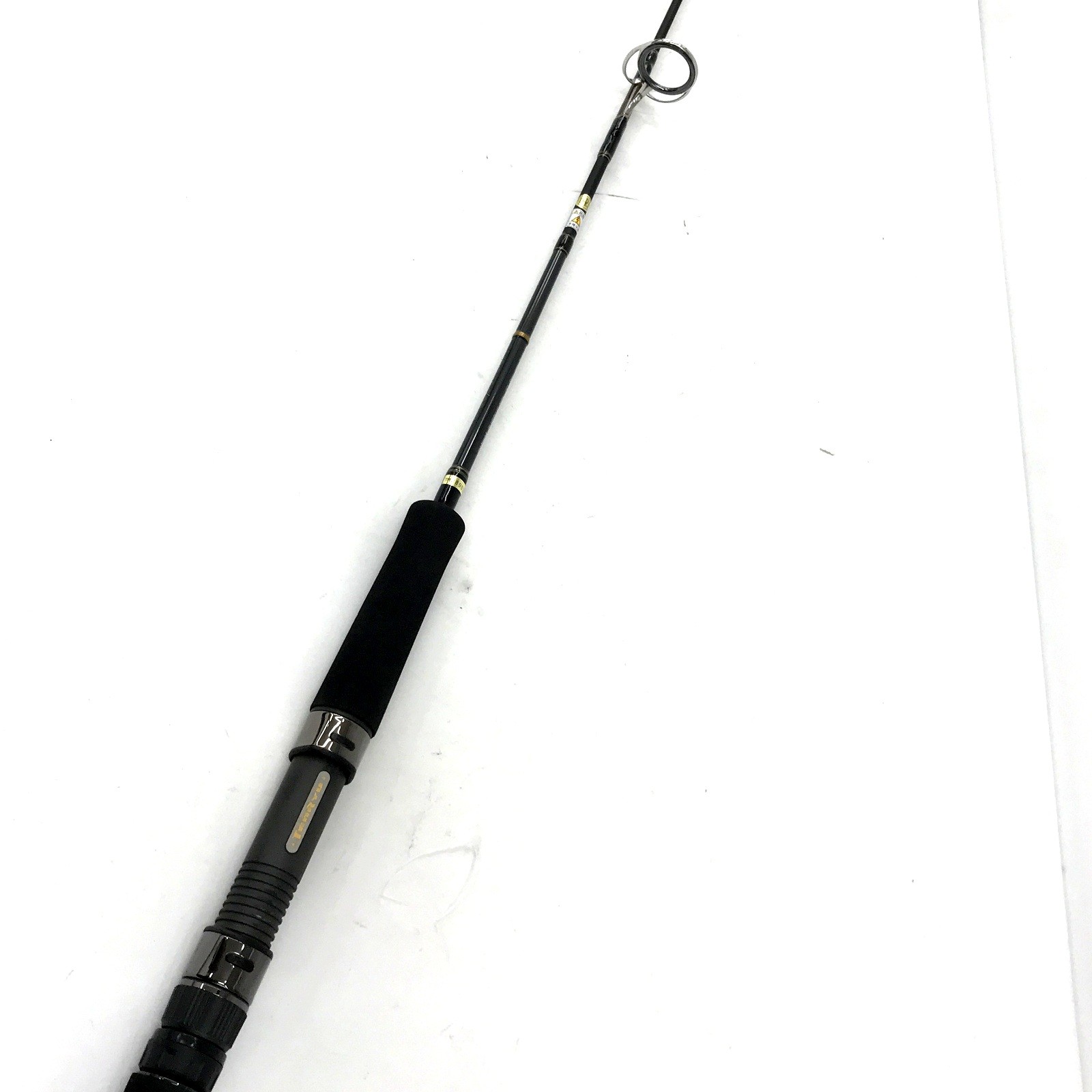 商品情報 メーカー （TENRYU / テンリュウ） JANコード 型番 ブランド （TENRYU / テンリュウ） 　商品詳細&nbsp; 天龍 TENRYU テンリュウ ジグザム ディープライダー JDR581S-3K 釣竿 ロッド ジ...