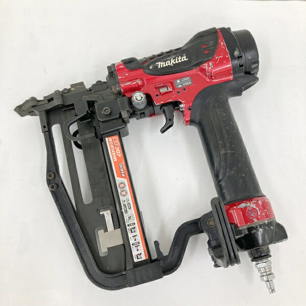 商品情報 メーカー マキタ(Makita) JANコード 0088381619554 型番 AT450HA ブランド マキタ(Makita) 　商品詳細&nbsp; makita　マキタ 高圧フロアタッカ AT450HA　エアダスタ付 4m...