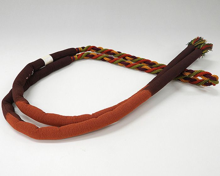 ■□■□■□■□■□■□■□■□■□■□ 【商品説明】 正絹 丸ぐけ帯締めです。 ふんわりとしたボリューム感でワンランク上のコーディネートに。 振袖や小紋・紬などの様々なコーディネートにセンス豊か映えるレトロモダンな帯締めです。 　 ◆色：...