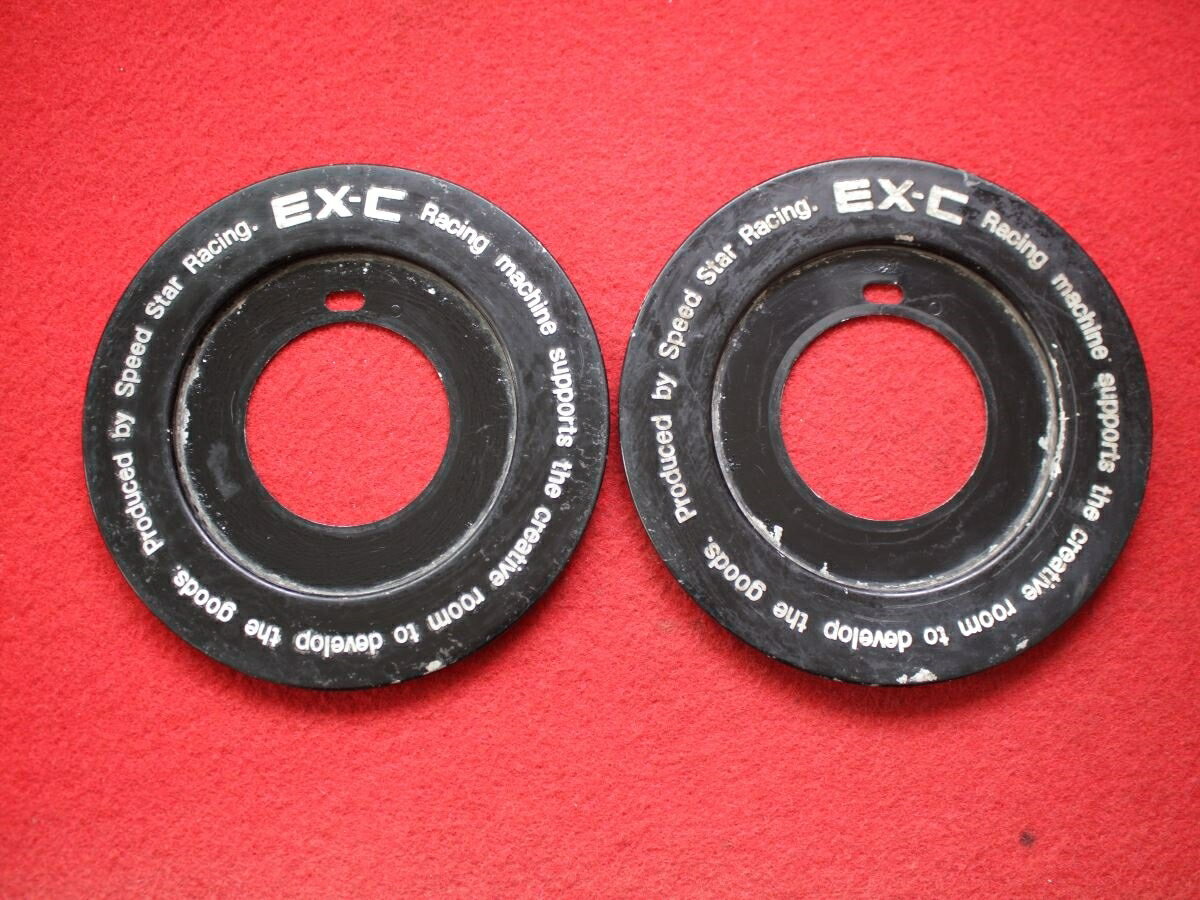 ●商品情報 EX-C SSRセンタープレート 刻印なし 中古センタープレート・キャップ部品・キャップねじ・オーナメント2枚の出品です。キズ、塗装のハゲ、全体的に変色又はくすみがあります。アルミ製、黒色です。☆傷つけてしまった方、破損してしま...