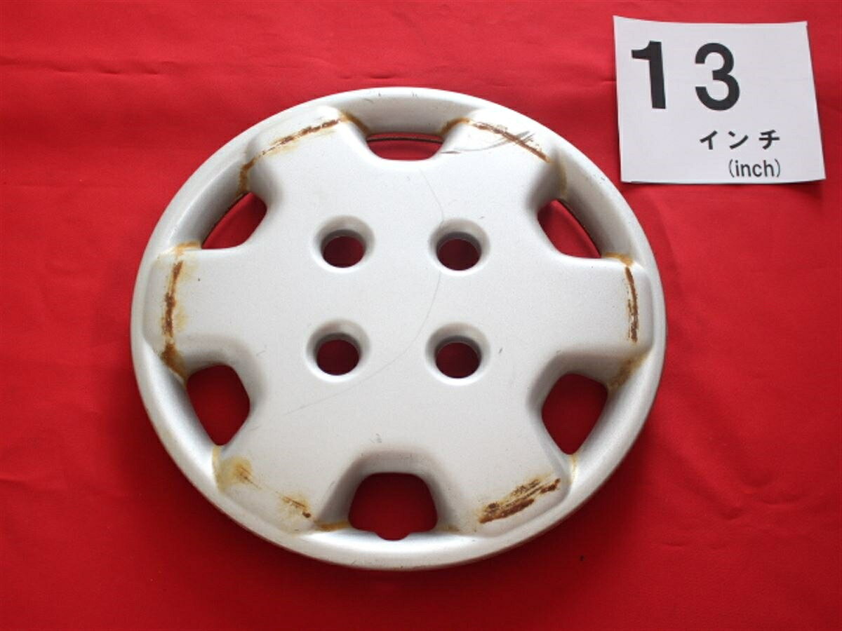 ●商品情報 ダイハツ 車種不明 13インチ 純正 中古フルホイールキャップ1枚の出品です。キャップの色はシルバーです。全体的にキズ、変色又はくすみがあります。☆キャップを傷つけてしまった方、破損してしまった方、いつの間にか知らないうちに飛ん...