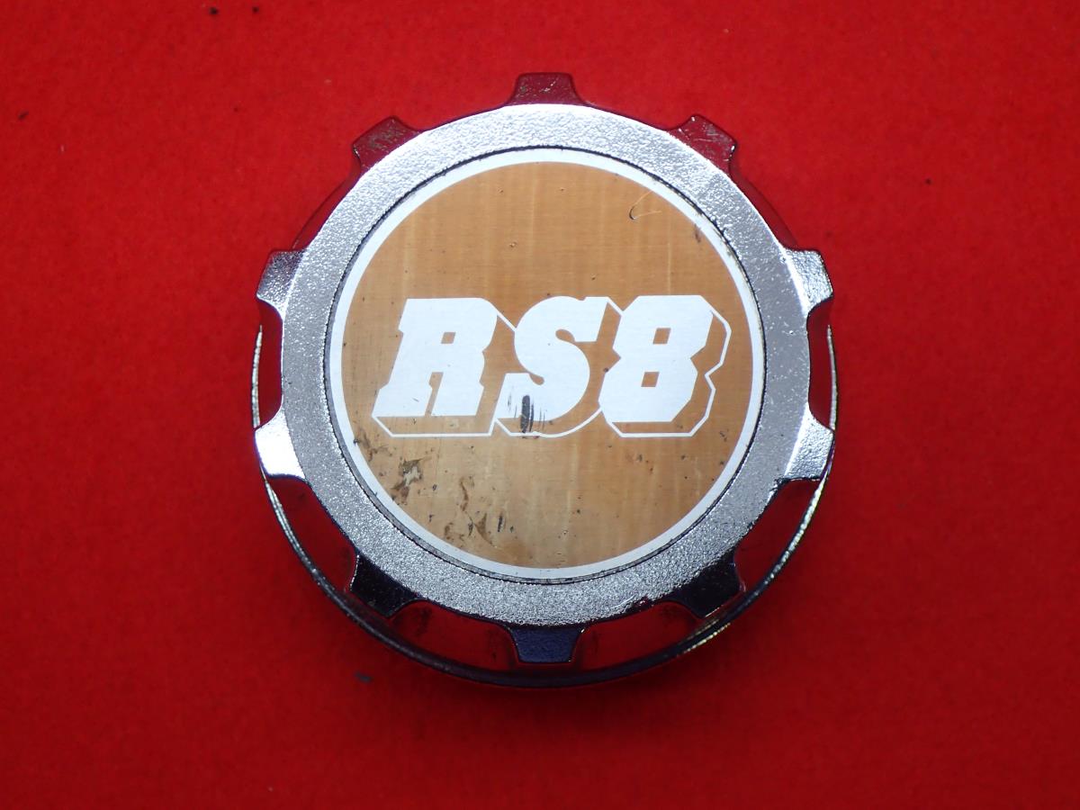 ●商品情報 ★ 絶版品 RSワタナベ RS−8 センターキャップ ★ 中古センターキャップ1枚の出品です。★絶版品でもう手に入らない希少品です！★【 寸法 】※画像にてご確認下さい。測定個所は下記の部分となります。・全幅(直径)・裏面取付部...