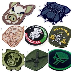 マジックテープ付で簡単にBDUやヘルメットなどに装着可能です。