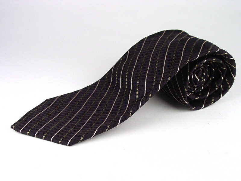 　　 　　　　　　　 VALENTINO（ヴァレンチノ） ネクタイ ・ベースカラー：ブラック系 ・柄　　　　：斜線 ・素材　　　：シルク100% ・柄縫製　　：ジャガード織 ・サイズ　　：全長149　 　　　　　　　剣先幅9.1（cm) ・...