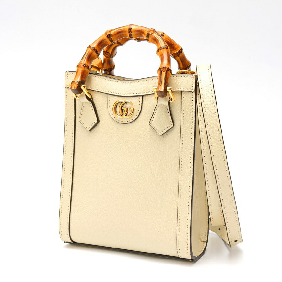 商品情報 在庫コード ITPMBKKHU13D ブランド GUCCI (グッチ) モデル 〔グッチ ダイアナ〕ミニ トートバッグ 型番 739079 色 ホワイト 素材 レザー サイズ W15.5×H19.5×D6cm ストラップ 定価 3...