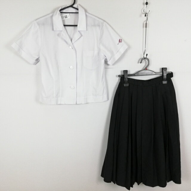 商品説明商品内容は〇夏ブラウス上着〇夏スカートの2点です。◇指定品の上下セットではございません。【夏ブラウス上着/白】素材：ポリエステル65％綿35％織り：特殊前開き（ボタン仕様）学校名：宮崎商業高校ランクC●上着実寸サイズ着丈：48cm肩...